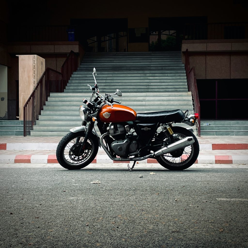 Royal Enfield Interceptor 650. Price, colors, and mileage